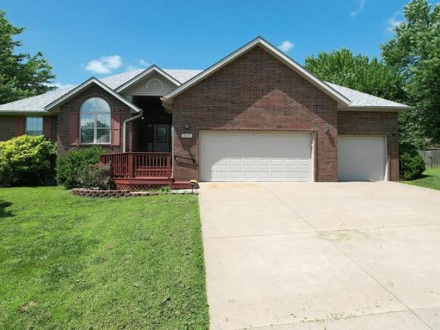 1111 E Robin St, Ozark, MO 65721
