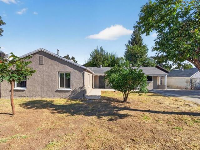 1111 El Vecino Ave, Modesto, CA 95350