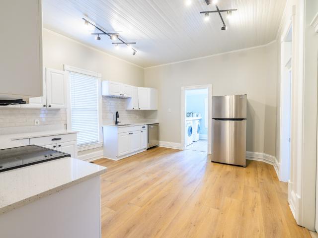1111 Glenview Dr