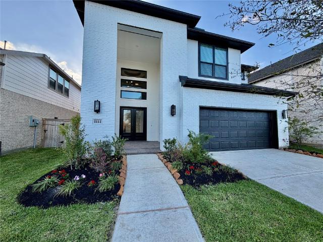 1111 Luna Drive