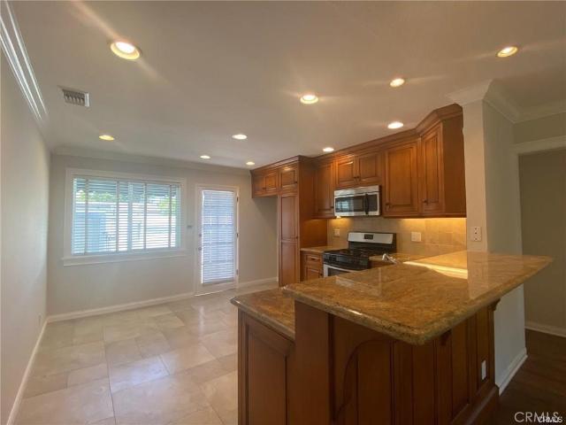 1111 Lake Street 1/2