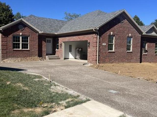 1111 Leawood Dr, Frankfort, KY 40601