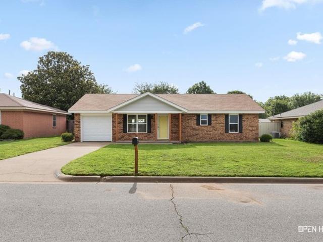 1111 Lisa Ln, Burkburnett, TX 76354