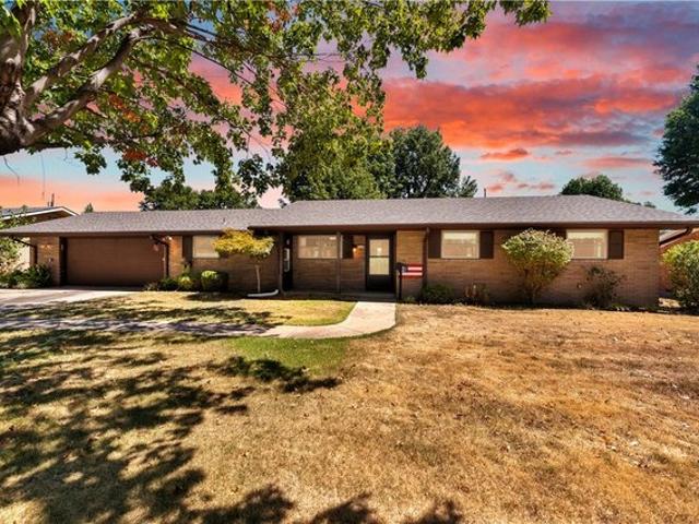 1111 Ranch Dr, Springdale, AR 72762