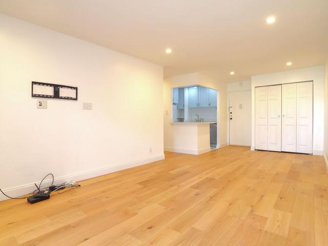 1111 River Rd Unit# G7, Edgewater, US, NJ