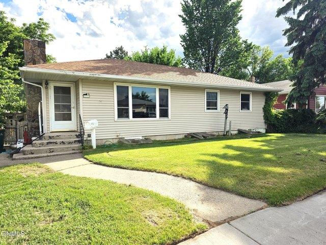 1111 Riverwood Dr, Bismarck, ND 58504