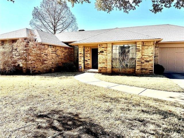 1111 Surrey St S, Ardmore, OK 73401
