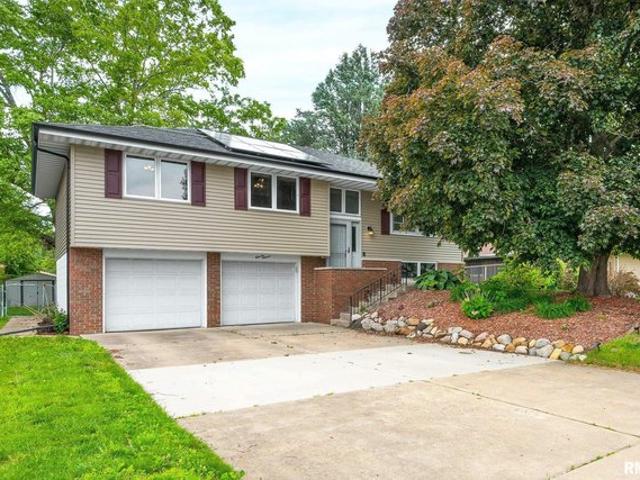 1111 S Mesa Dr, Peoria, IL 61607