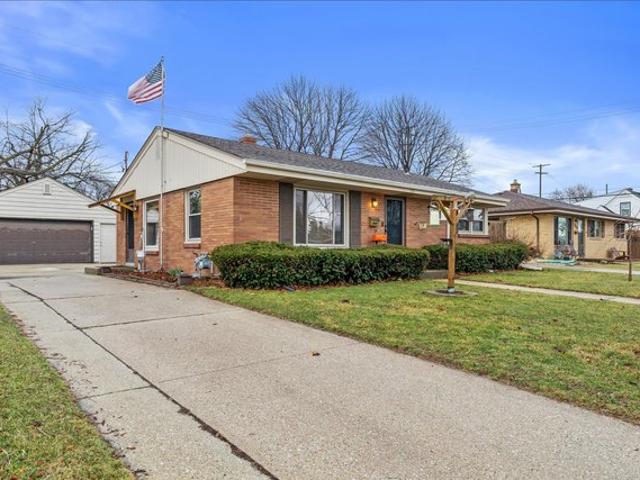 1111 Shorecrest Dr, Racine, WI 53402