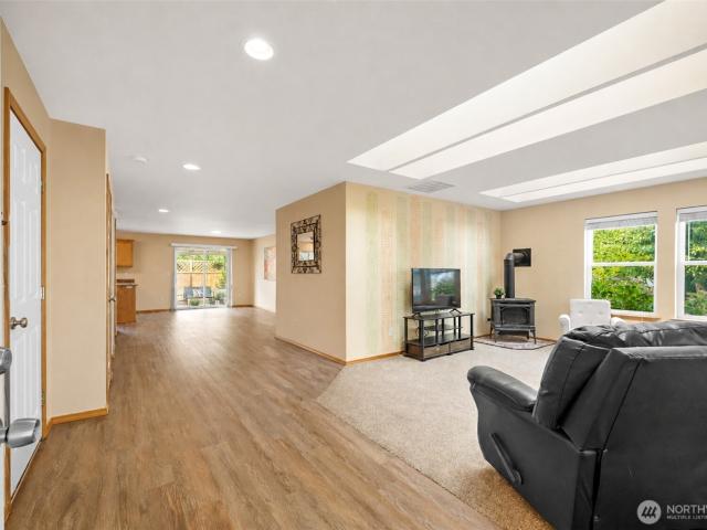 1111 th Street NE