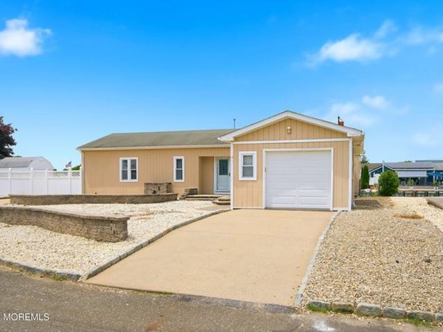 1111 Uranus Ct, Forked River, NJ 08731