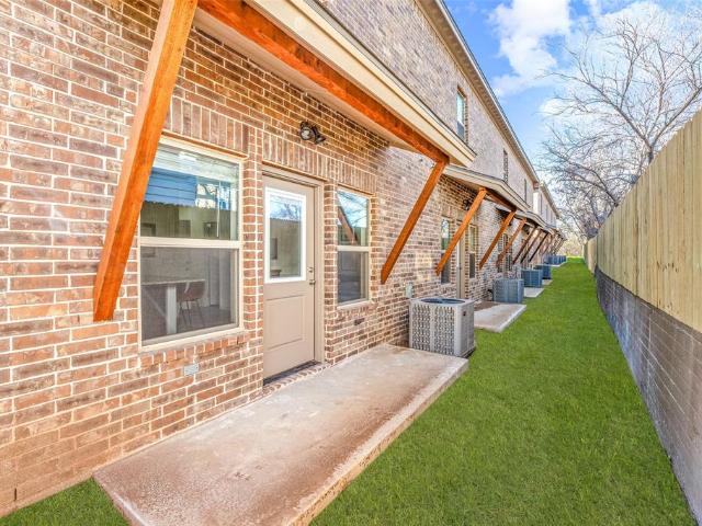 1111 W Vanderbilt # 201
