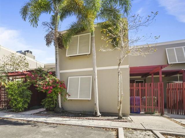 1111 Windward Dr, Pembroke Pines, FL 33026