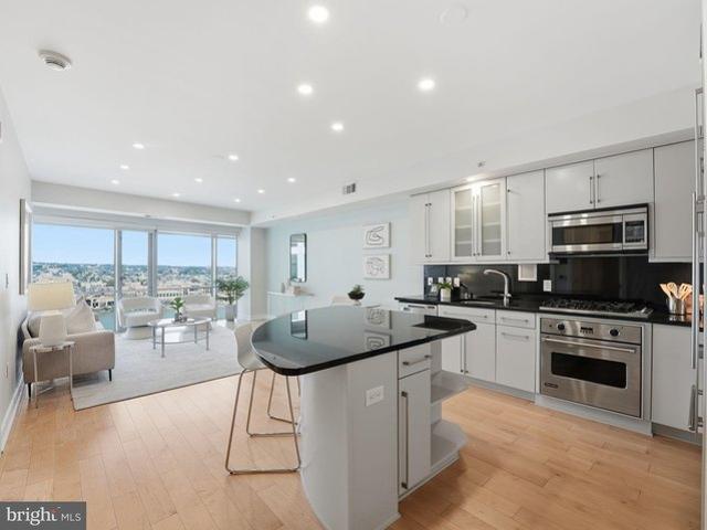 1111 19th St N Apt 2110, Arlington, VA 22209