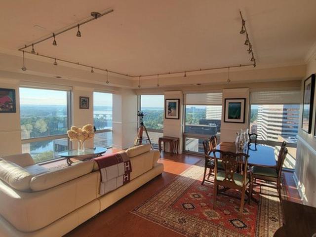 1111 19th St N Apt 2402, Arlington, VA 22209