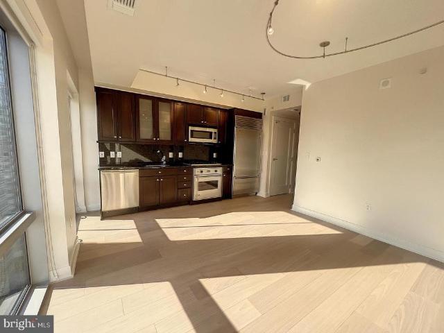 1111 19Th Street N # 2304