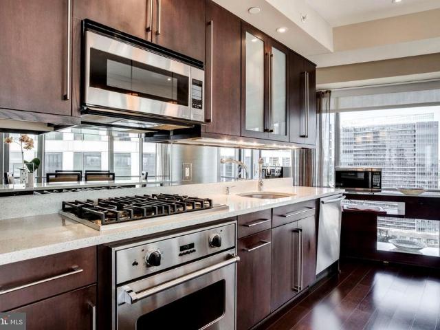 1111 19Th Street N # 2505