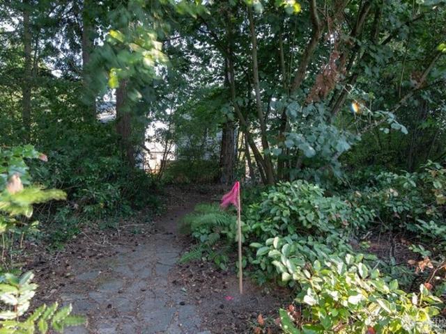 1111 1st Ave NE, Seattle, WA 98125