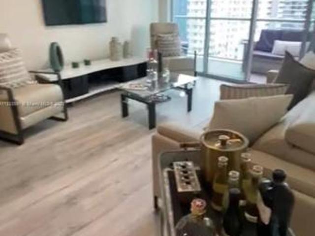1111 1st Ave SW #2217 N, Miami, FL 33130