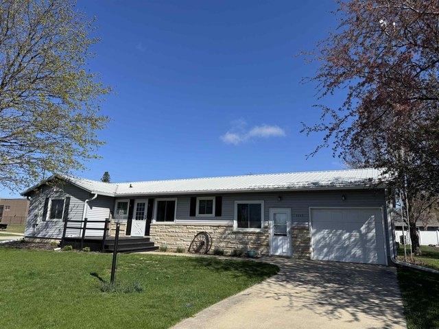 1111 5th Ave, Ackley, IA 50601