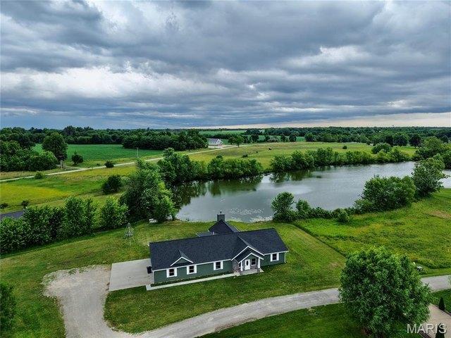 11120 W Lakeshore Dr, Hannibal, MO 63401