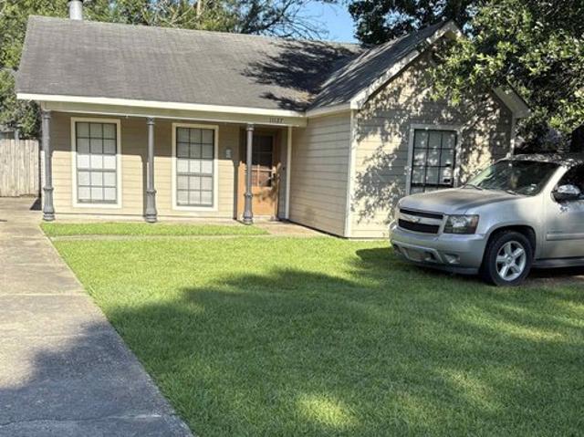 11127 Village Green Dr, Greenwell Springs, LA 70739