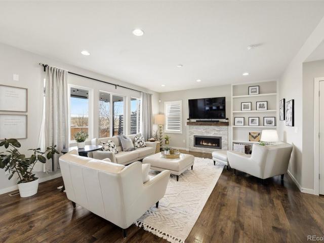 11127 Pastel Point