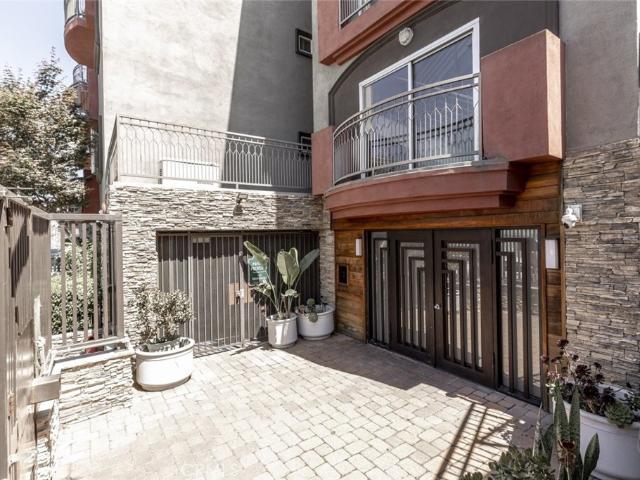 11124 Burbank Blvd, Unit 101, North Hollywood, CA 91601 | MLS #GD26079 | Compass