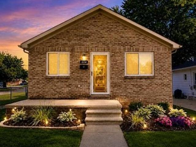 11124 Essex Ave, Warren, MI 48089
