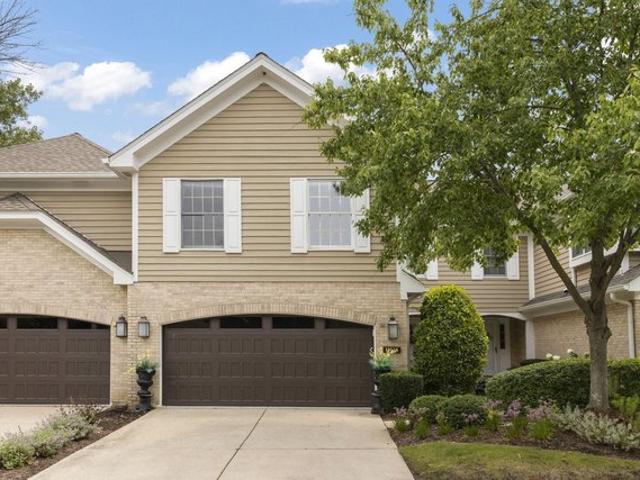 11124 Indian Woods Dr, Indian Head Park, IL 60525