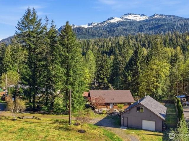 11124 Mountain View Dr, Granite Falls, WA 98252