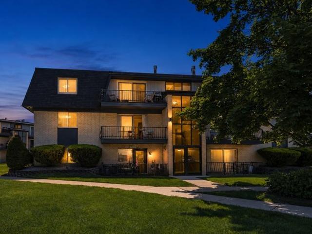 11124 S 84th Ave Apt 2A, Palos Hills, IL 60465