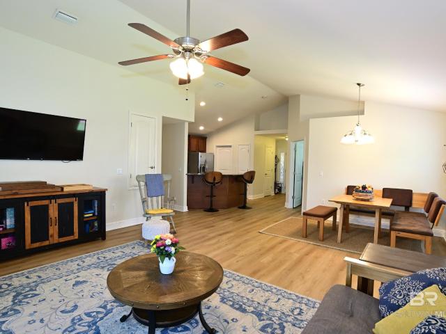 11128 Herschel Loop