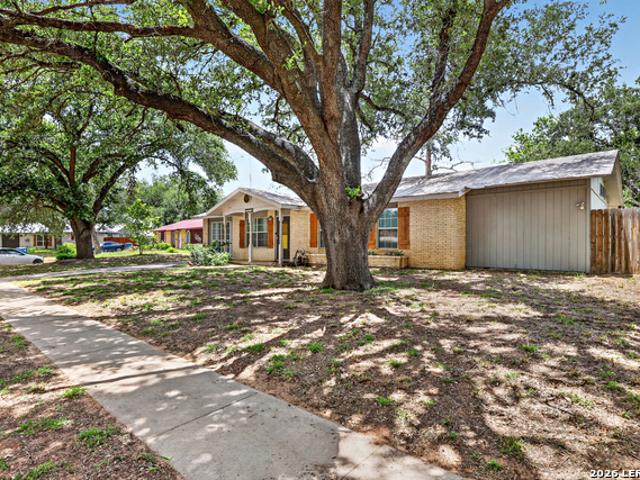 1112 Maia St