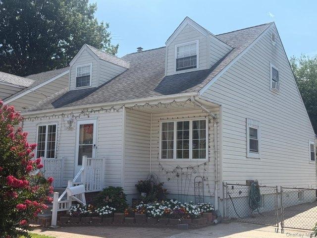 1112 McKenna Pl, Uniondale, NY 11553