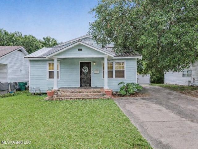 1112 Communy Ave, Pascagoula, MS 39567