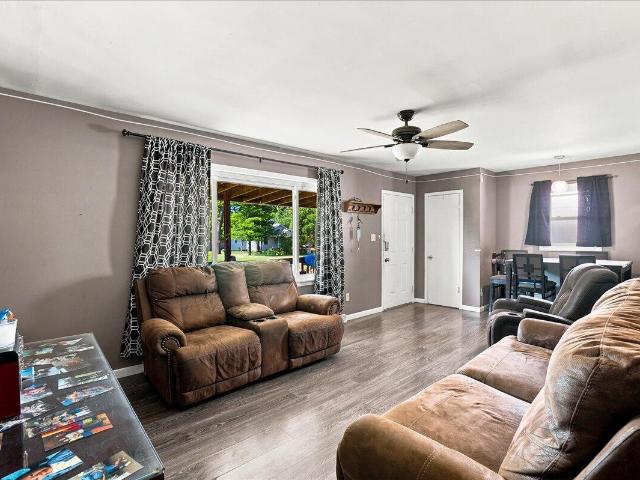 1112 E 39th Place