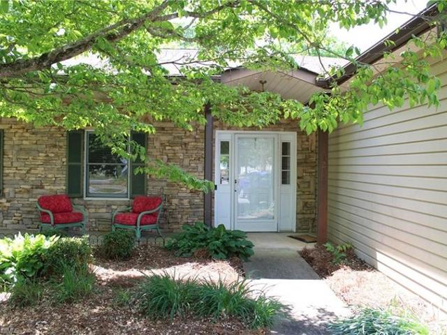 1112 Eaton Place Ct, Yadkinville, NC 27055