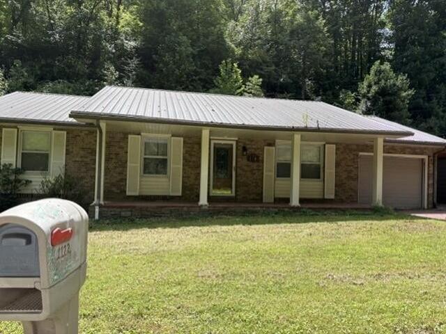 1112 Forest Park Ln, Paintsville, KY 41240