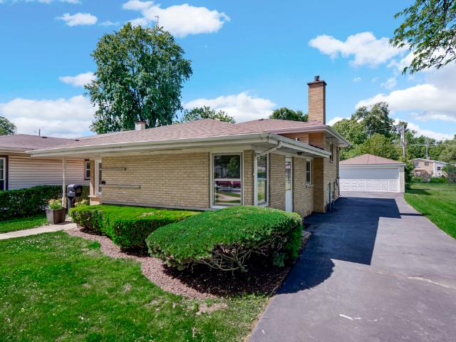 1112 Hickory Road
