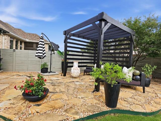 1112 Homestead Way