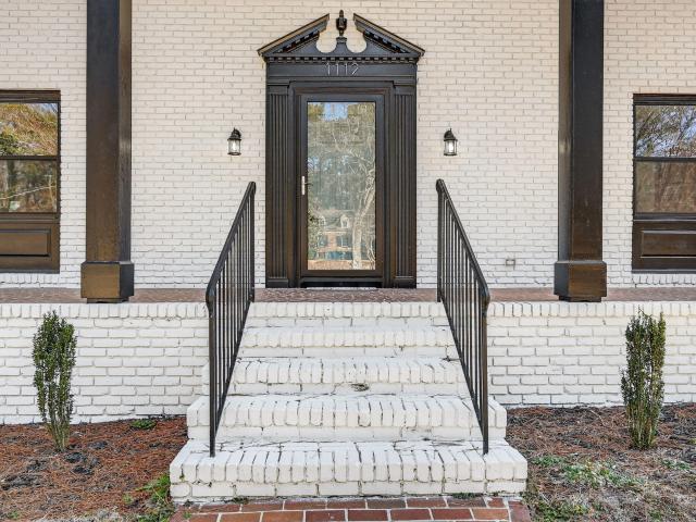 1112 Lakeside Drive