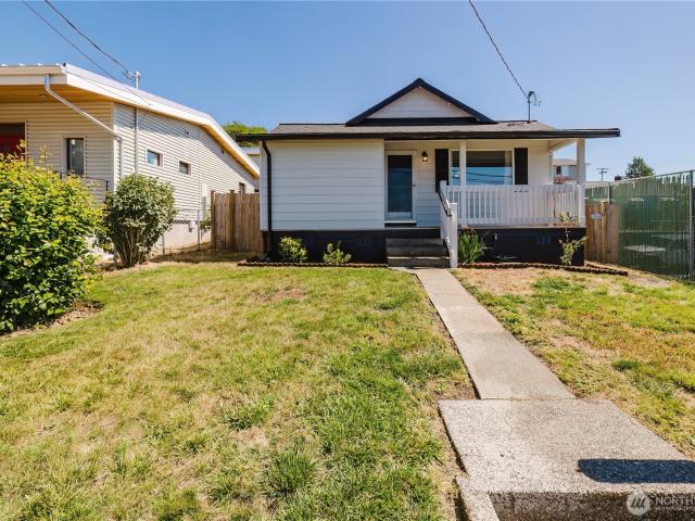 1112 Perry Avenue
