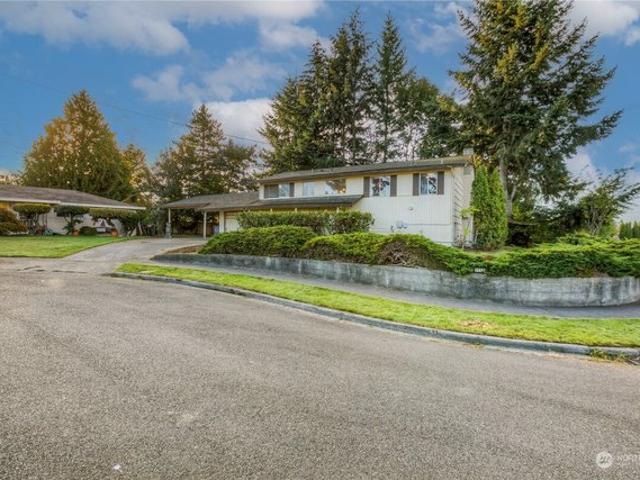 1112 Redmond Ave NE, Renton, WA 98056