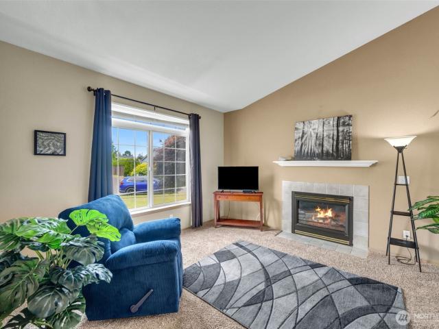 1112 st Street Ct E