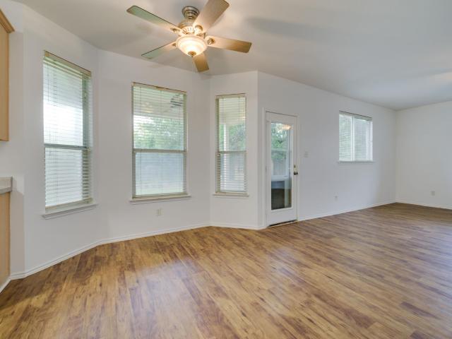 1112 Sundrop Pl
