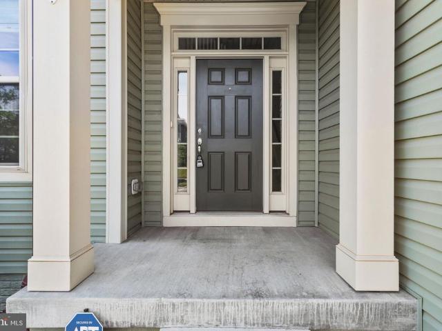 1112 Saxton Drive