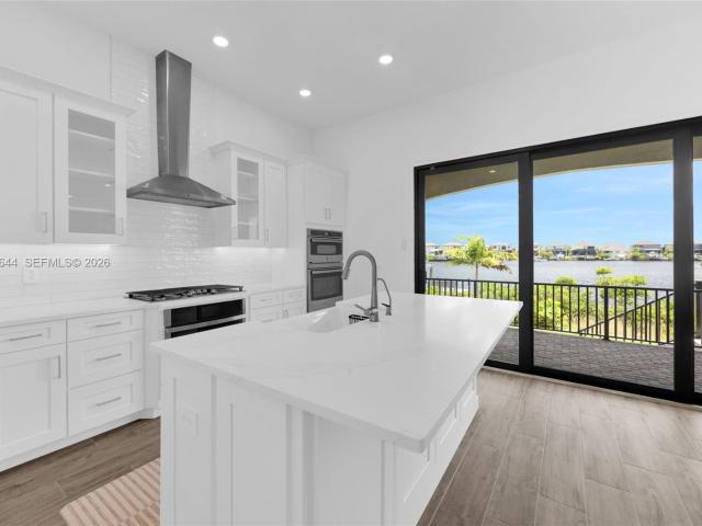 1112 Seagrape Dr, Ruskin, FL 33570 | MLS #A12038