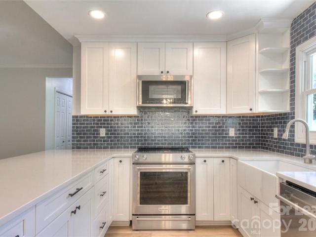 1112 Willoughby Road