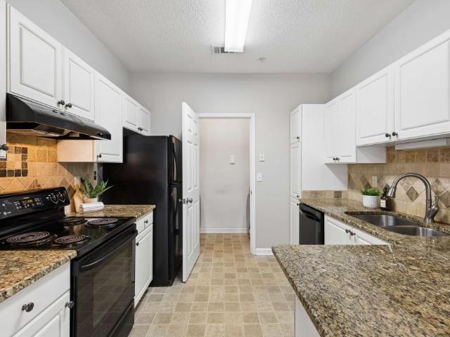 1112 Woodland Lane